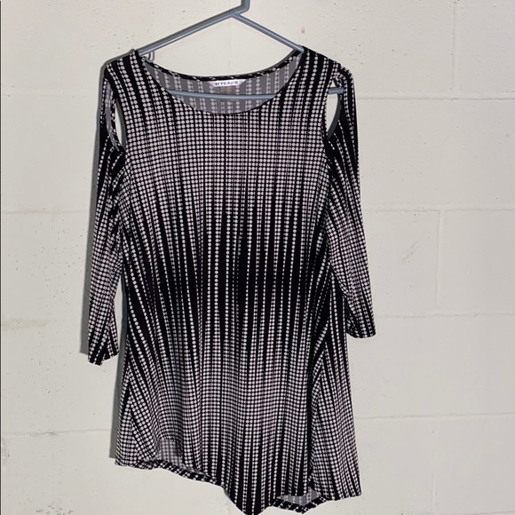 Peter Nygard | Tops | Nygard Cold Shoulder Top Ln Blkwht Large | Poshmark